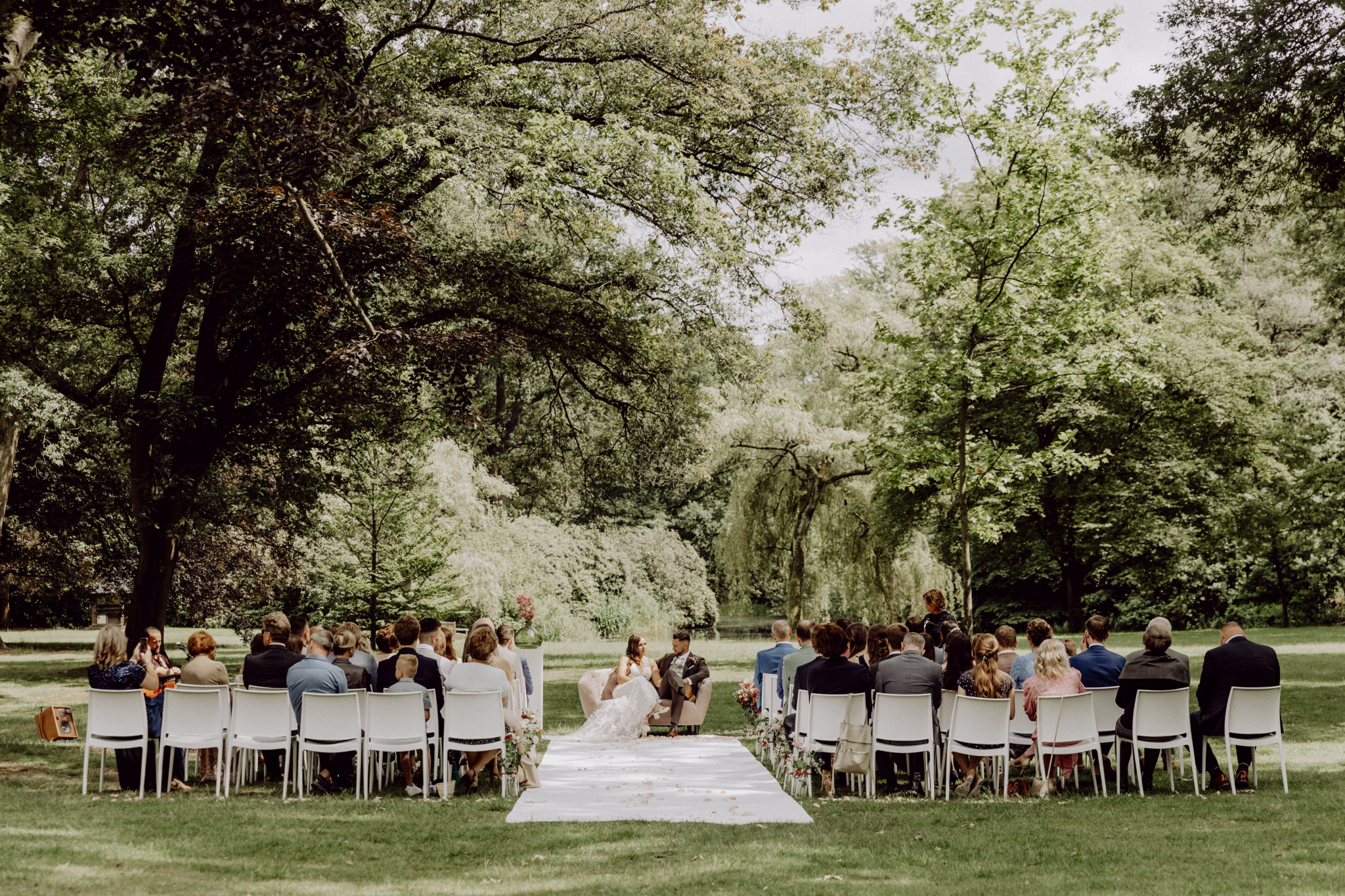 Romantische vintage bruiloft bij landgoed Huize Bergen ...