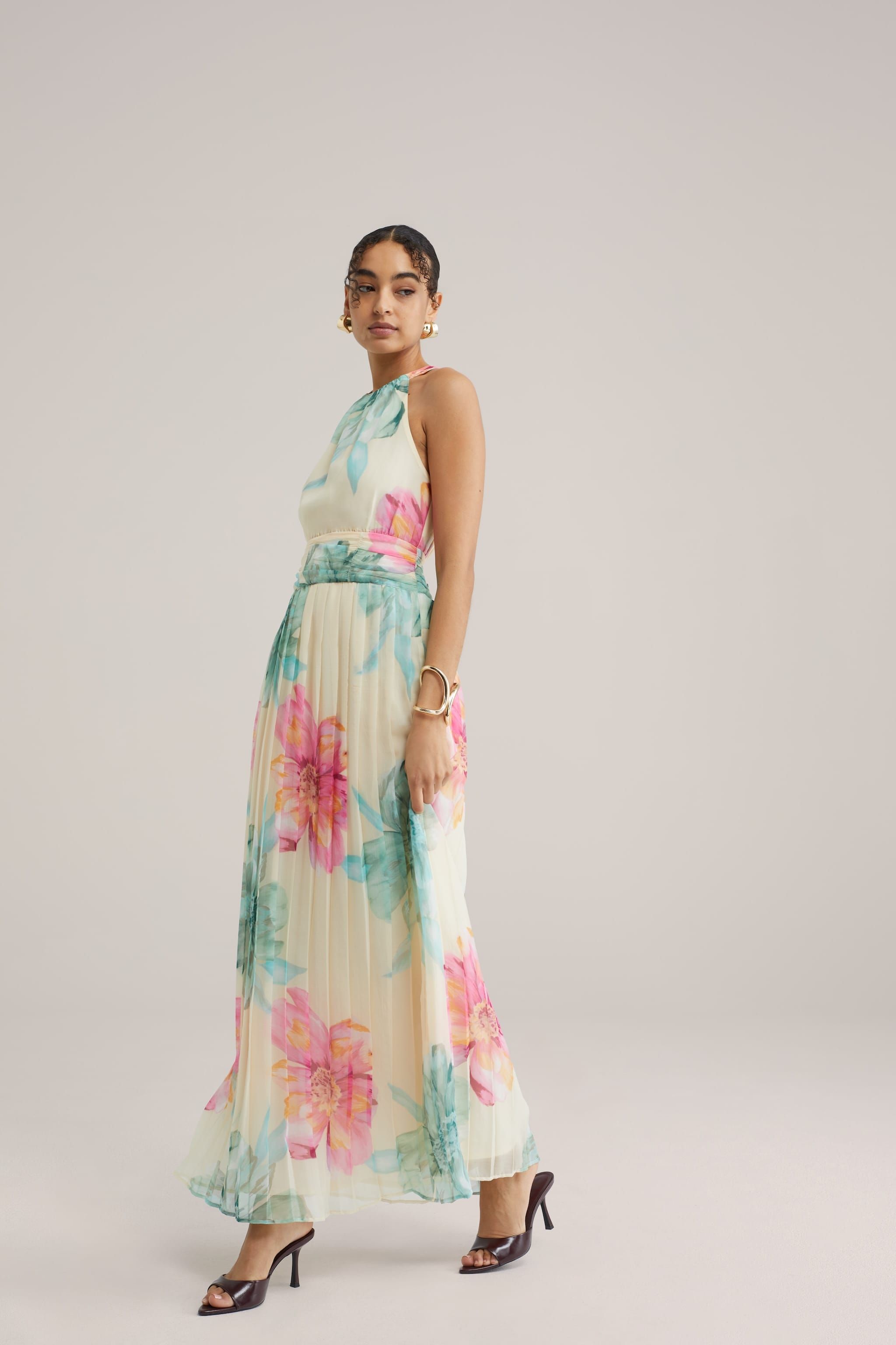 Deze bruiloft dresscode matcht met jullie trouwlocatie & thema | ThePerfectWedding.nl