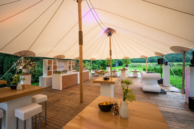 Thuis trouwen in een stretchtent | Tips voor de perfecte thuis bruiloft in de tuin ...