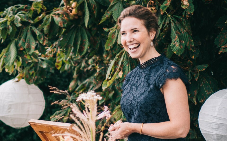 Trouwambtenaar Andra Trouwt in Alphen aan den Rijn | ThePerfectWedding.nl