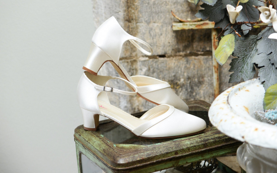 Schoenenwinkel Wedding Company Bruidsschoenen in Almere ...