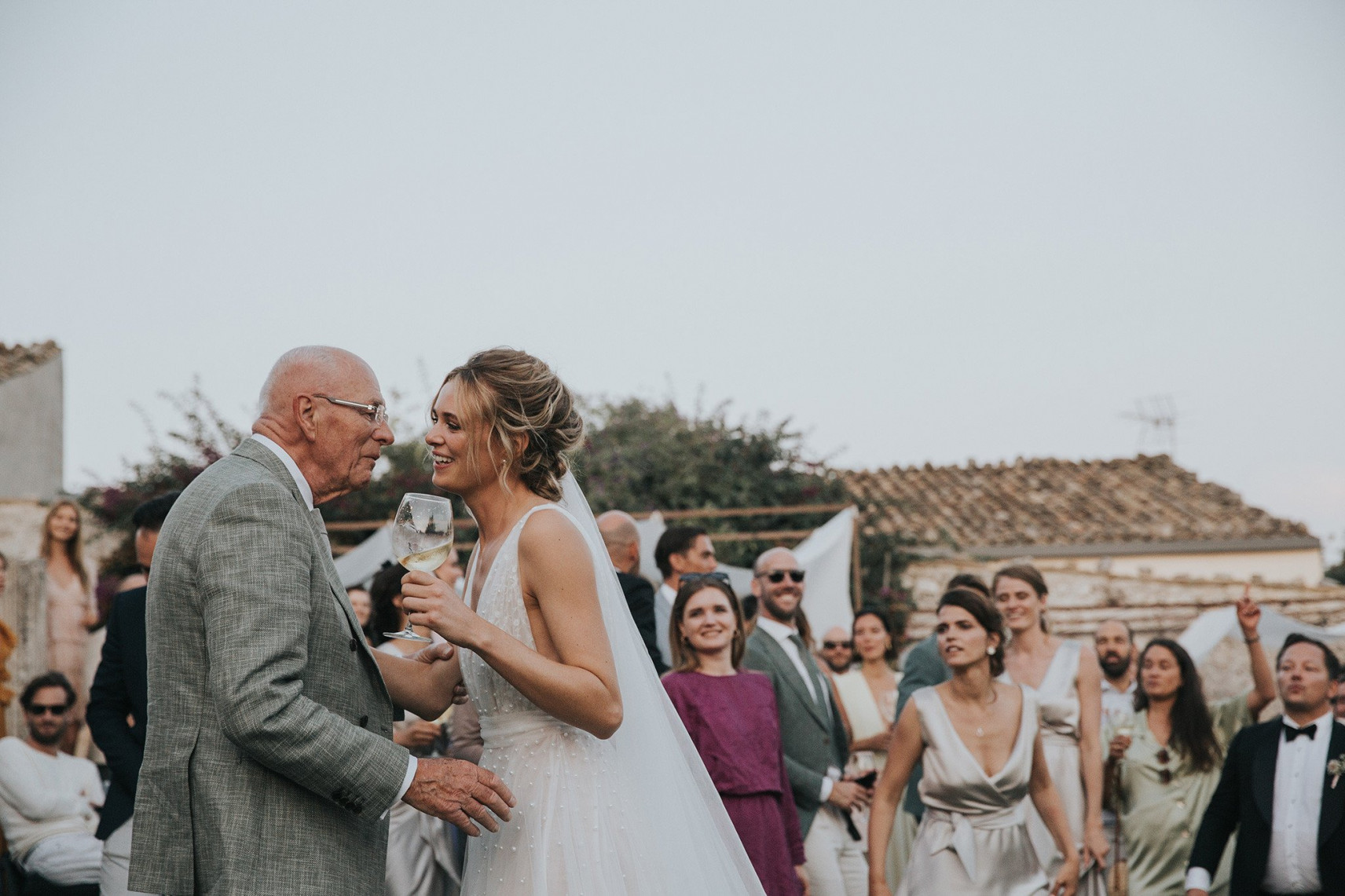 Weggeven bruid | Zó werkt het bruid weggeven door vader ...