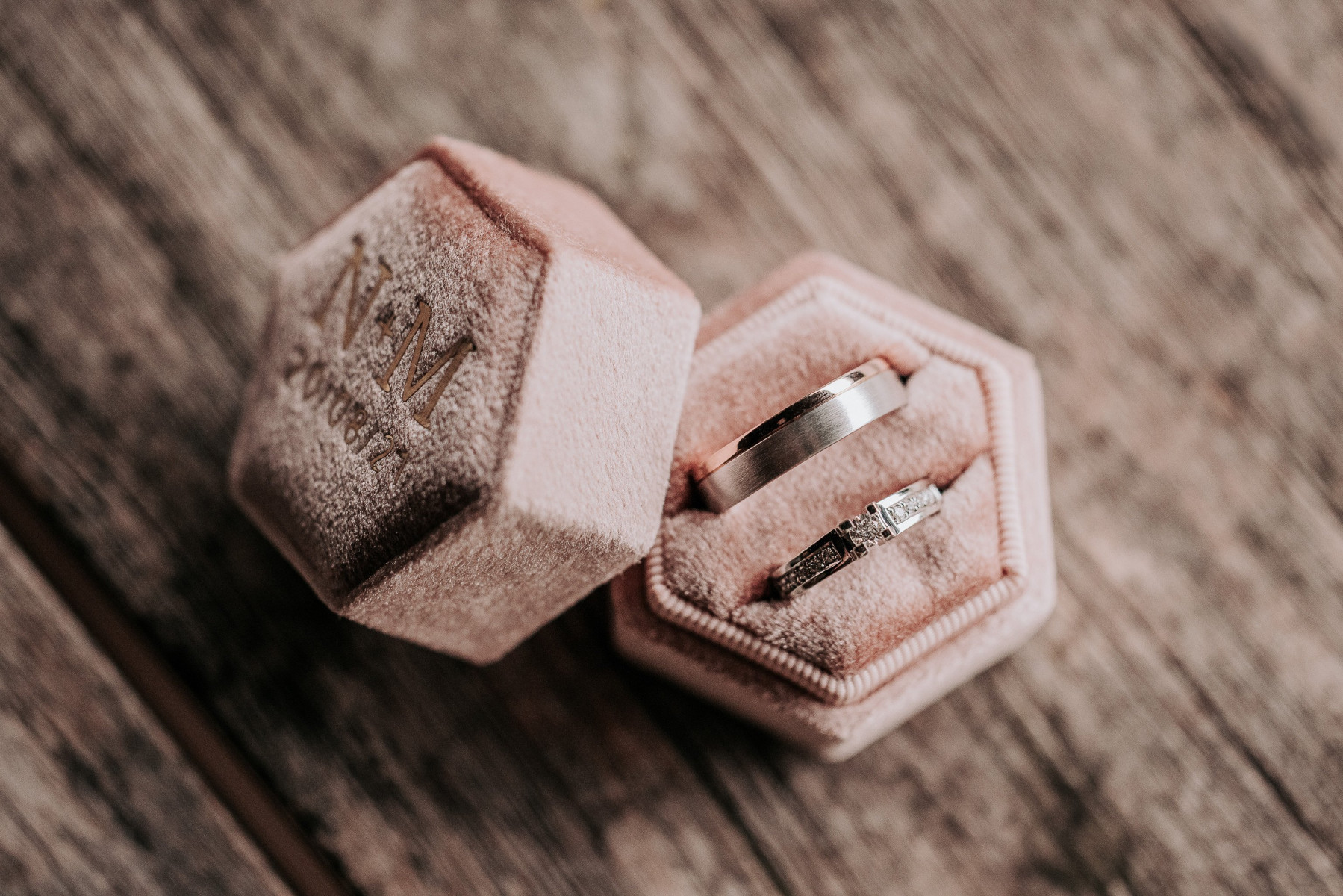 Ehering gravieren: Ideen für die Gravur | ThePerfectWedding.de