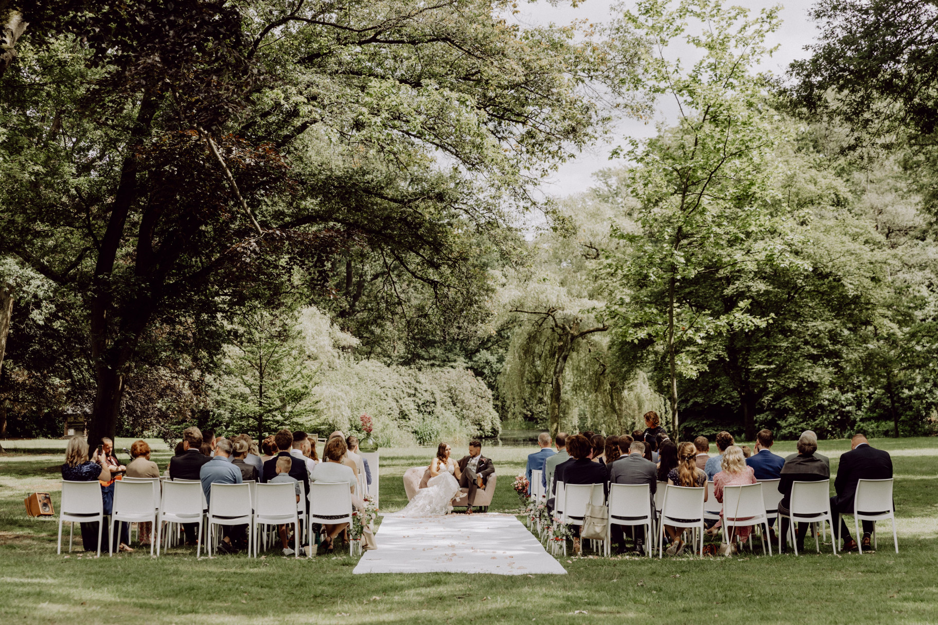 Romantische vintage bruiloft bij landgoed Huize Bergen ...