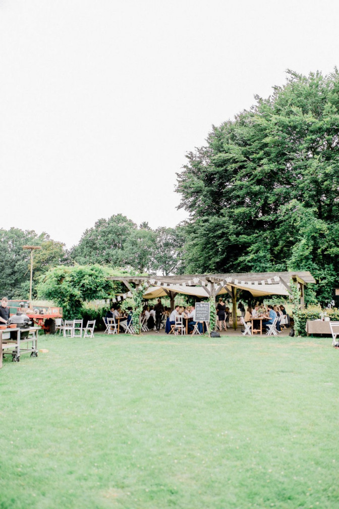 Real Wedding | Een buitenbruiloft op een bio boerderij in Wasven | ThePerfectWedding.nl